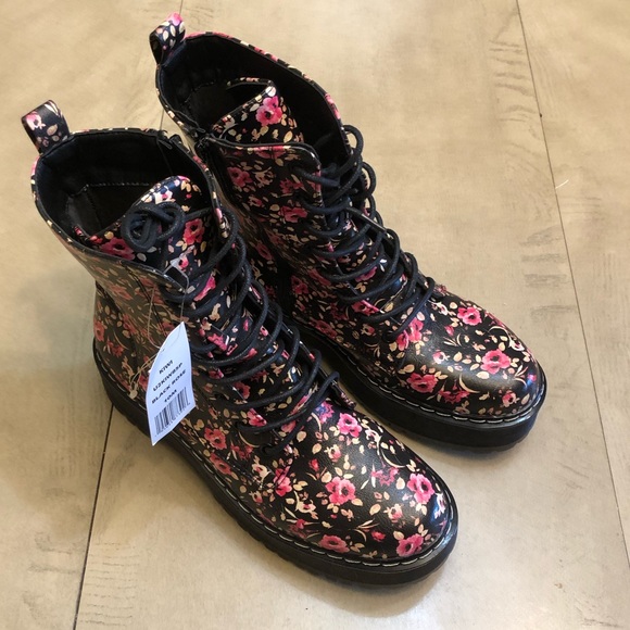 UNIONBAY | Shoes | Unionbay Hayden Black Roses Combat Boots Size M ...